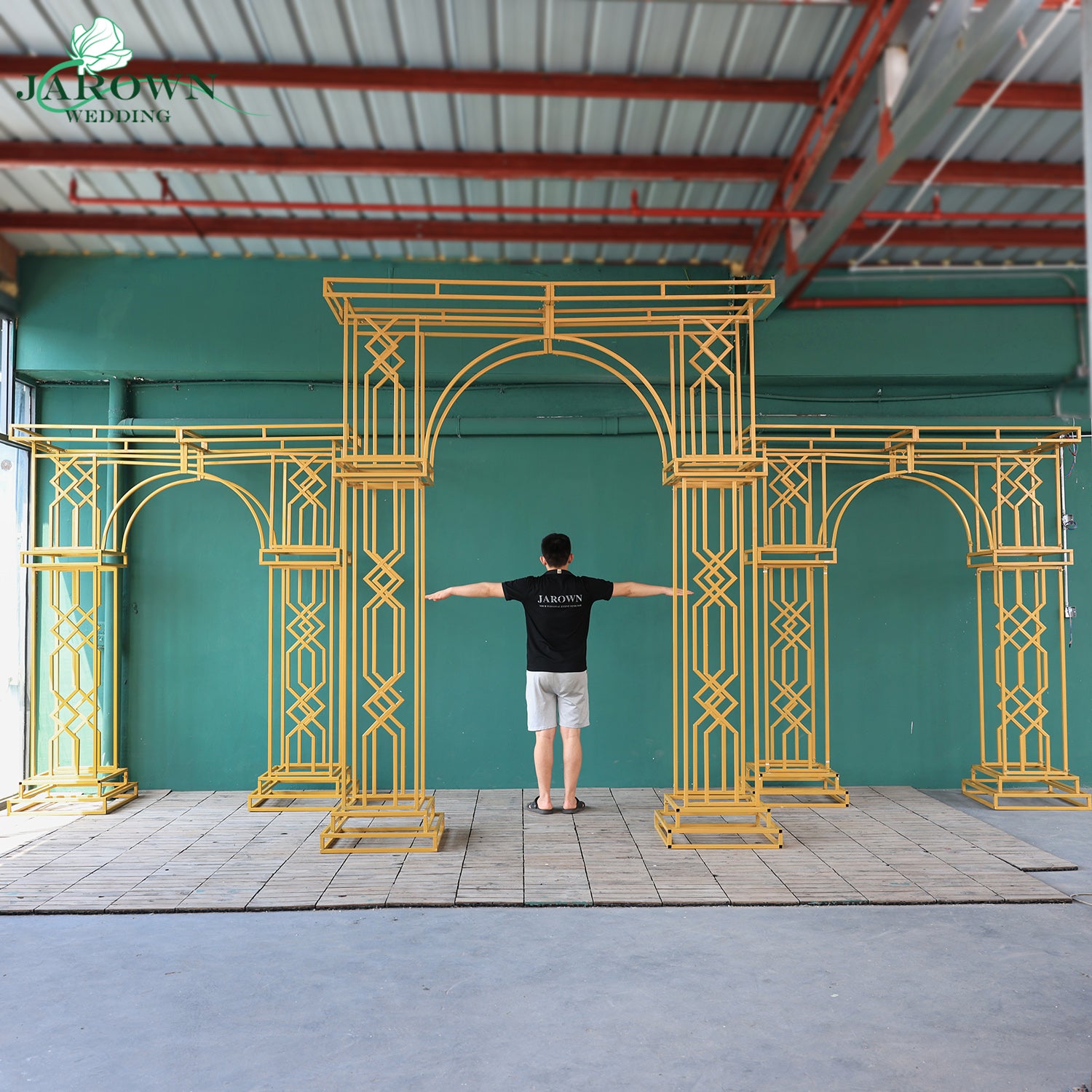 Golden Paint Cuboid Pro Stand – JarownWedding